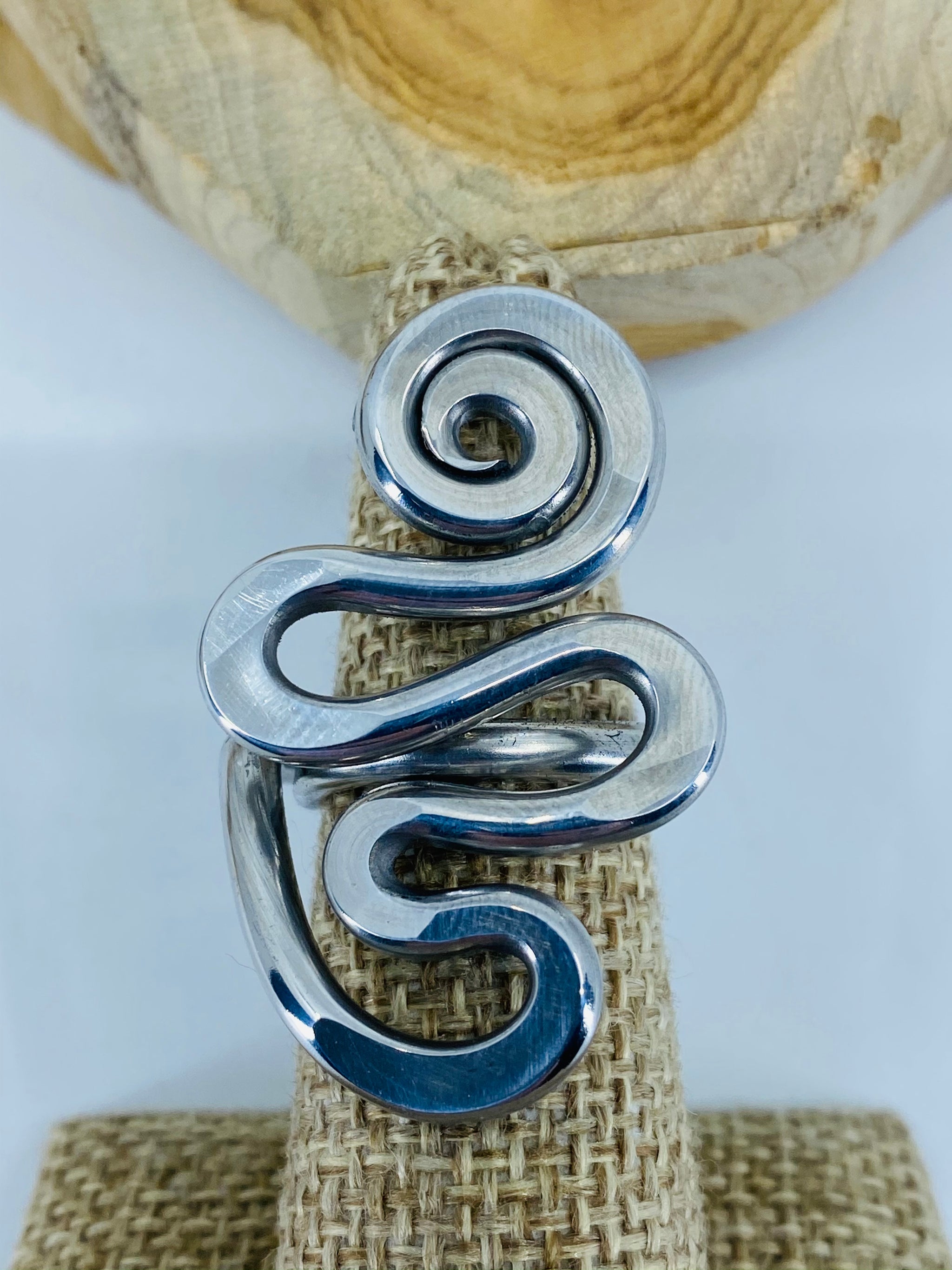 Squiggle Ring – theartistjay